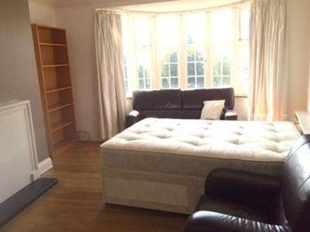 3 Bedrooms Flat for rent in The Burroughs, Hendon, London NW4