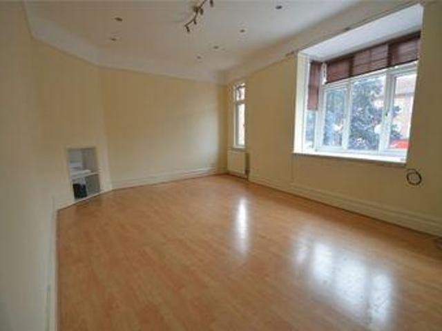 3 Bedrooms Flat for rent in The Broadway, Mill Hill NW7