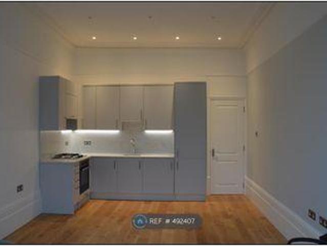 3 Bedrooms Flat for rent in The Chase, London SW4