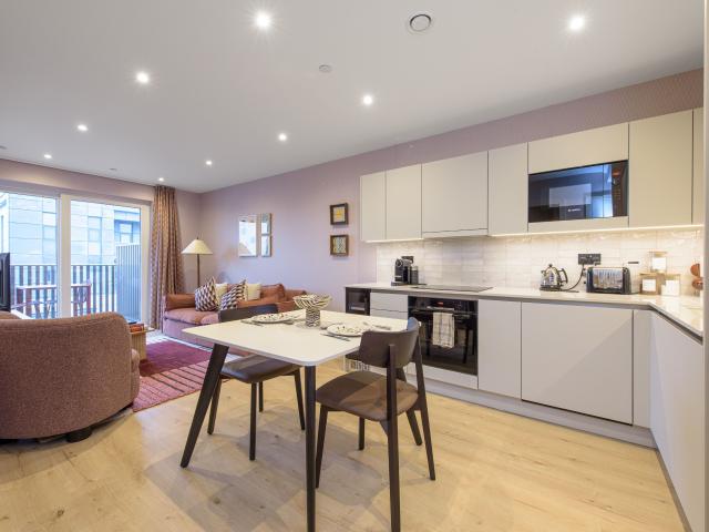 3 Bedrooms Flat for Rent in The Draper | Foxtons
