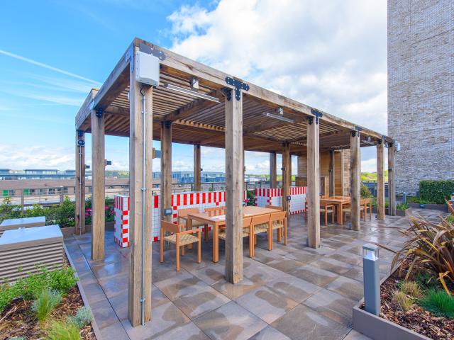 3 Bedrooms Flat for Rent in The Draper | Foxtons