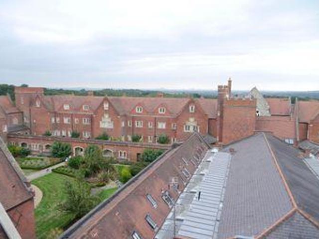 3 Bedrooms Flat for rent in The Galleries, Warley, Brentwood CM14