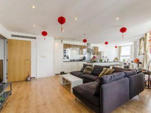 3 Bedrooms Flat for rent in The Helm, Royal Docks E16