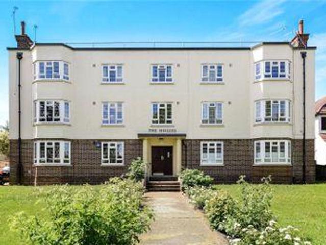 3 Bedrooms Flat for rent in The Hollies, The Drive, London N11