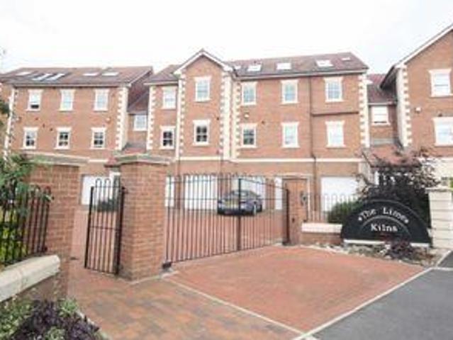 3 Bedrooms Flat for rent in The Lime Kilns, Worsley, Manchester M28