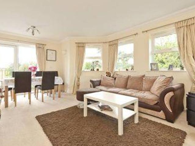 3 Bedrooms Flat for rent in The Ridgeway, Enfield EN2