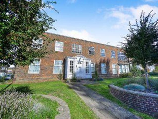 3 Bedrooms Flat for rent in The Upper Drive, Hove BN3