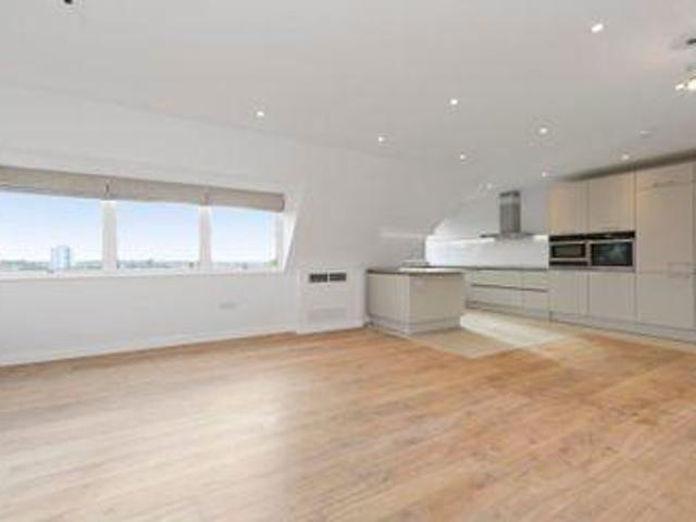 3 Bedrooms Flat for rent in The Vale, London NW11