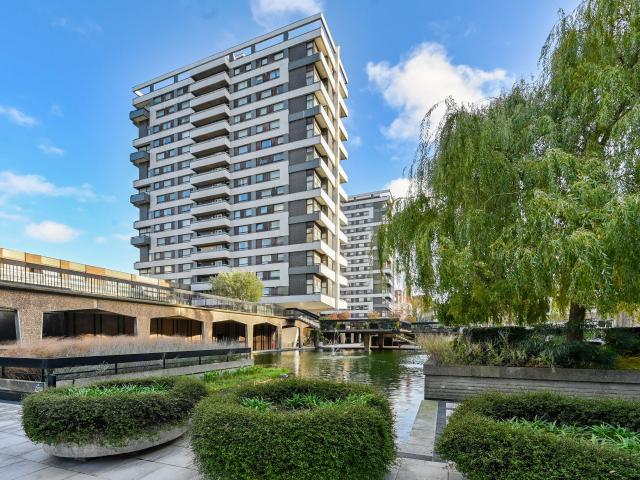 3 Bedrooms Flat for Rent in The Water Garden, W2 | Foxtons