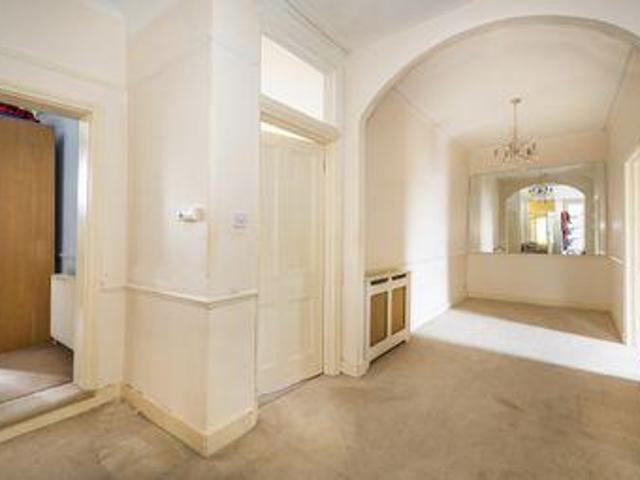 3 Bedrooms Flat for rent in Thornton Hill, London SW19