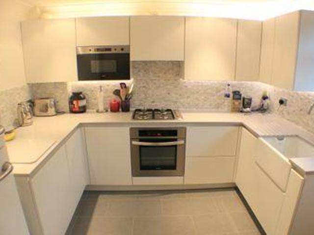 3 Bedrooms Flat for rent in Thornlaw Road, London SE27