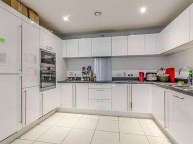 3 Bedrooms Flat for rent in Trafalgar Gardens, London E1