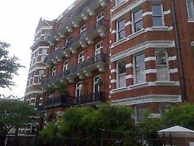 3 Bedrooms Flat for rent in Trebovir Road, Earls Court SW5