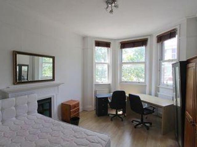 3 Bedrooms Flat for rent in Trebovir Rd, Earls Court, London SW5
