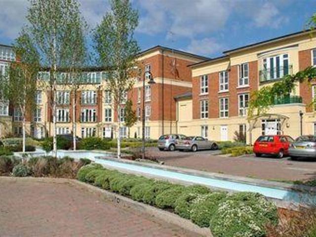 3 Bedrooms Flat for rent in Trevelyan Court, Windsor SL4