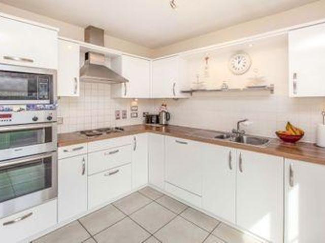 3 Bedrooms Flat for rent in Trevelyan Court, Windsor SL4