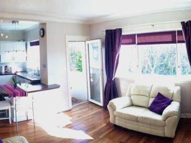 3 Bedrooms Flat for rent in Trinity Court, Trinity, Edinburgh EH5
