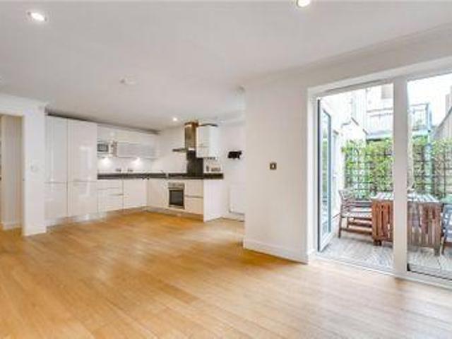 3 Bedrooms Flat for rent in Trinity Mews, London E1