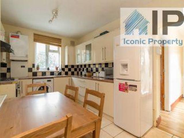 3 Bedrooms Flat for rent in Turner Street, Whitechapel E1
