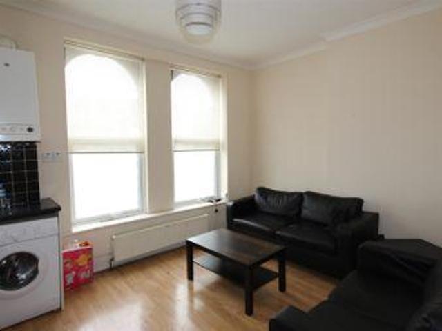 3 Bedrooms Flat for rent in Turnpike Lane, London N8