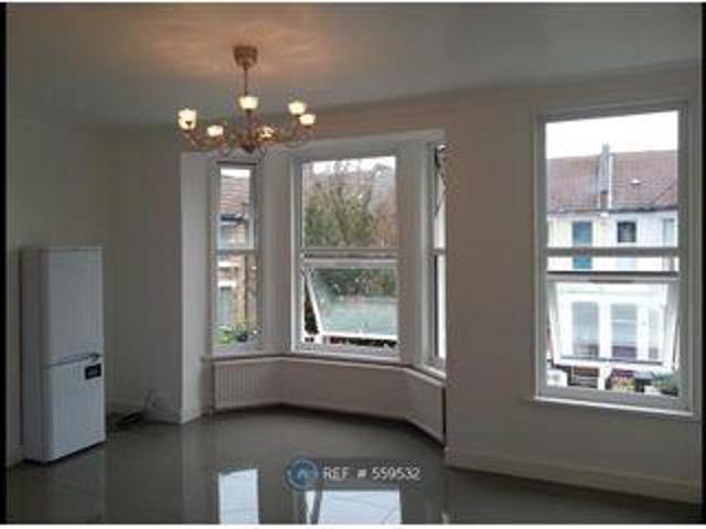 3 Bedrooms Flat for rent in Turnpike Lane, London N8