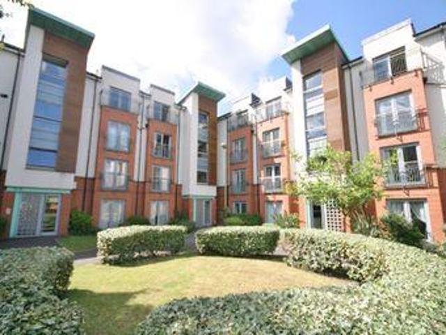 3 Bedrooms Flat for rent in Tytler Court, Abbeyhill, Edinburgh EH8