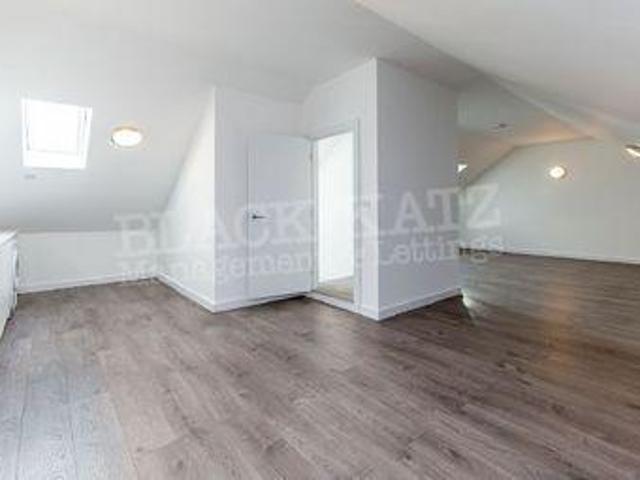 3 Bedrooms Flat for rent in Tyssen Street, London E8
