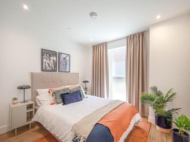 3 Bedrooms Flat for Rent in Uncle Colindale | Foxtons