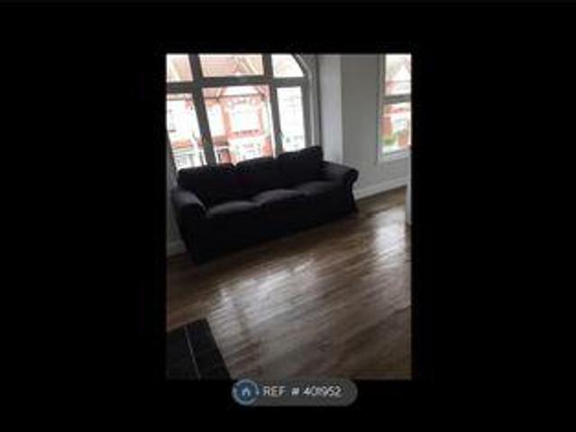 3 Bedrooms Flat for rent in Undine Street, London SW17