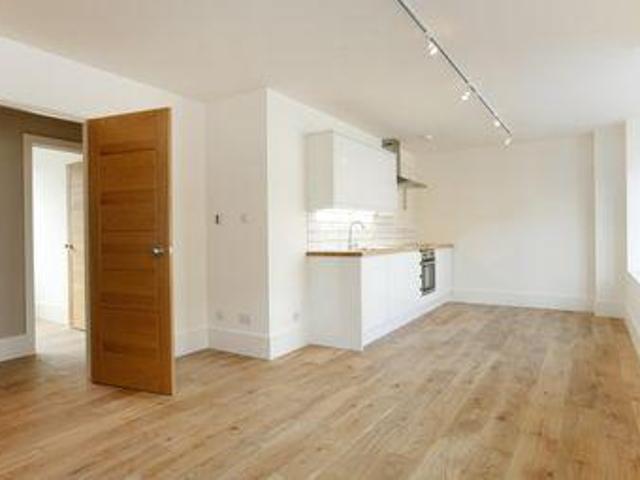 3 Bedrooms Flat for rent in Union Street, Kingston Upon Thames KT1