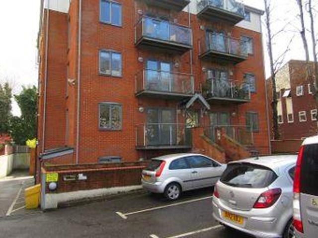 3 Bedrooms Flat for rent in Upper Chorlton Road, Manchester, Greater Manchester. M16