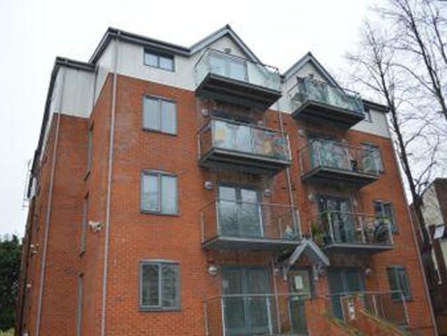 3 Bedrooms Flat for rent in Upper Chorlton Road, Old Trafford, Manchester M16