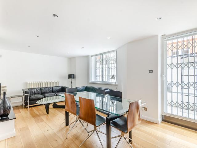3 Bedrooms Flat for Rent in Upper Montagu Street | Foxtons