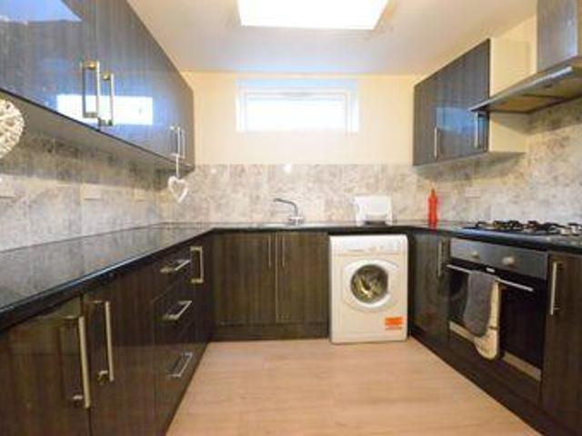 3 Bedrooms Flat for rent in Upper Tooting Road, Tooting SW17