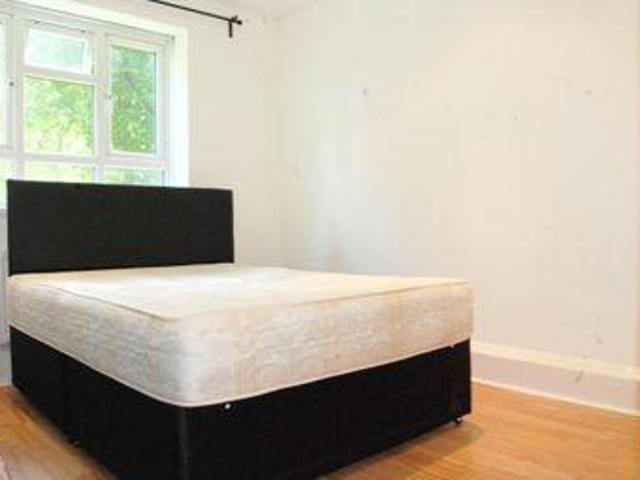 3 Bedrooms Flat for rent in Vauban Street, London SE16