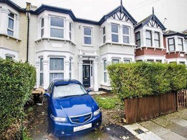 3 Bedrooms Flat for rent in Valentines Road, Ilford IG1