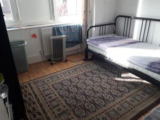 3 Bedrooms Flat for rent in Valerian Road, Stratford E15