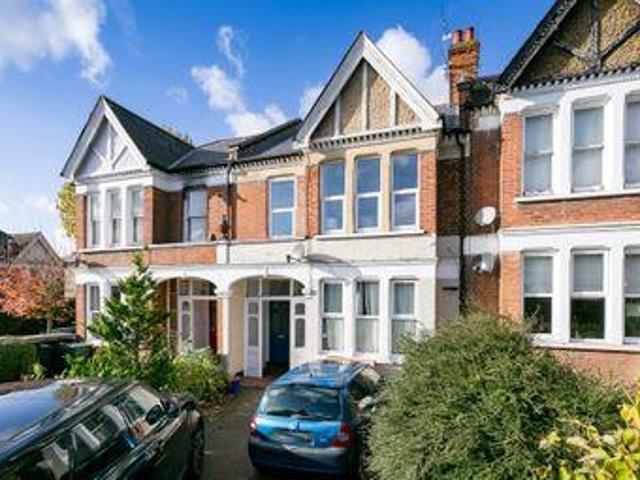 3 Bedrooms Flat for rent in Valley Road, London SW16
