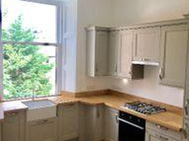 3 Bedrooms Flat for rent in Valleyfield Street, Meadows, Edinburgh EH3