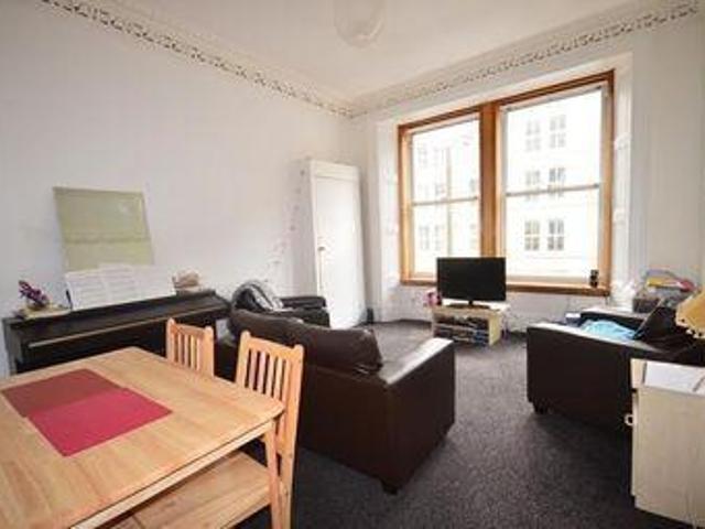 3 Bedrooms Flat for rent in Valleyfield Street, Edinburgh EH3