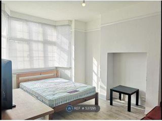 3 Bedrooms Flat for rent in Vivian Mansions, London NW4