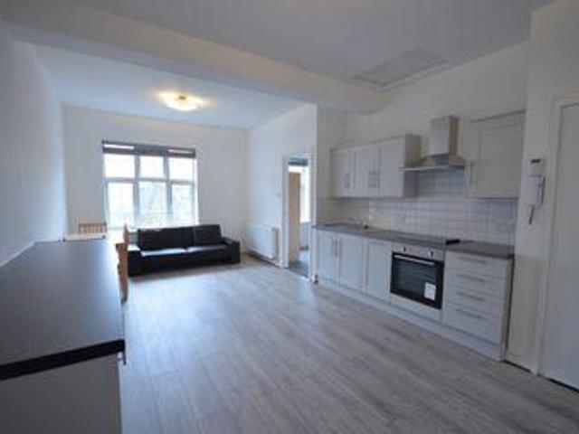3 Bedrooms Flat for rent in Vivian Avenue, Hendon NW4