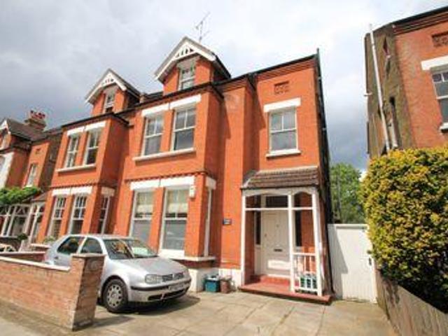 3 Bedrooms Flat for rent in Victoria Avenue, Surbiton KT6