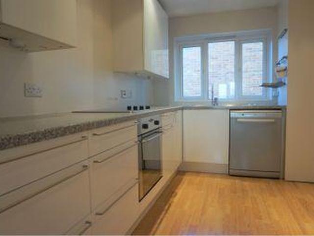 3 Bedrooms Flat for rent in Victoria Grove, London N12