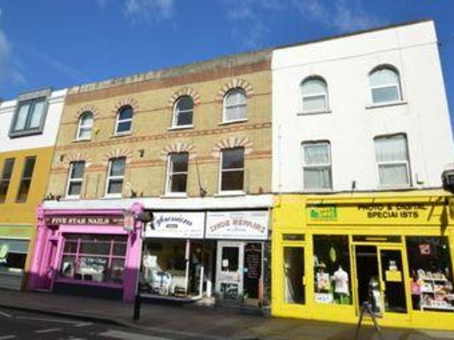 3 Bedrooms Flat for rent in Victoria Road, Surbiton KT6
