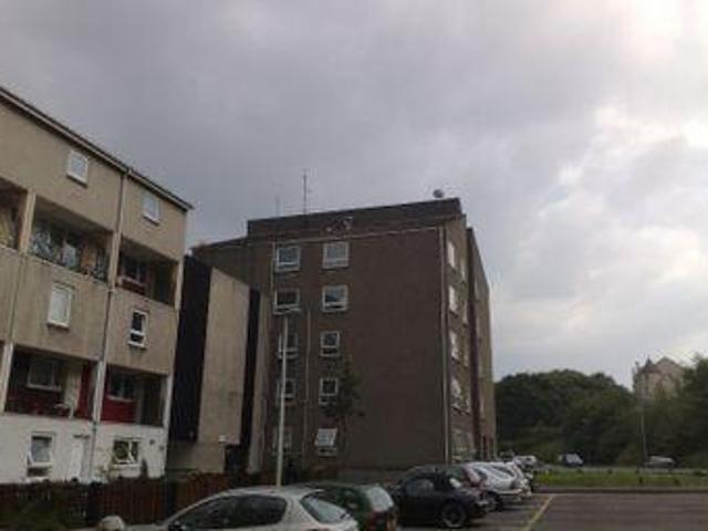 3 Bedrooms Flat for rent in Viewcraig Gardens, Newington, Edinburgh EH8