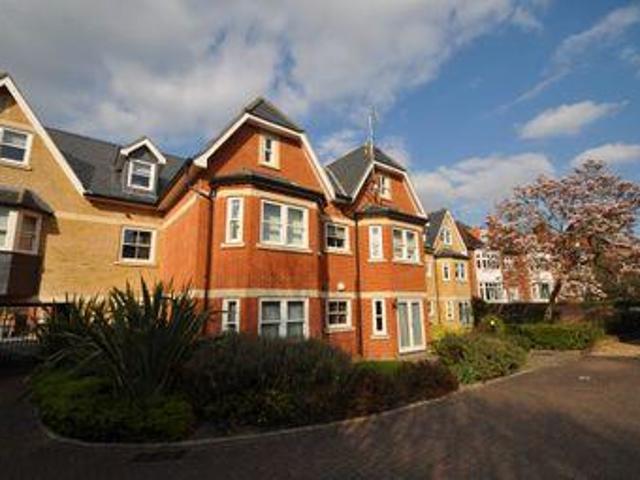 3 Bedrooms Flat for rent in York Road, Guildford GU1