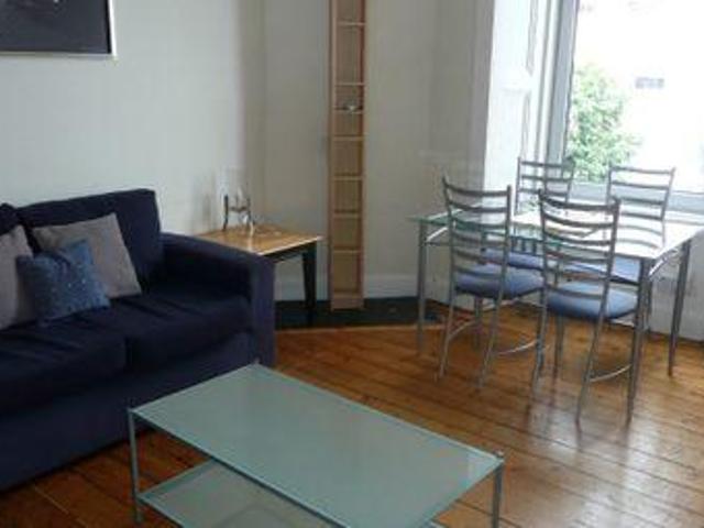 3 Bedrooms Flat for rent in Yeaman Place, Polwarth, Edinburgh EH11
