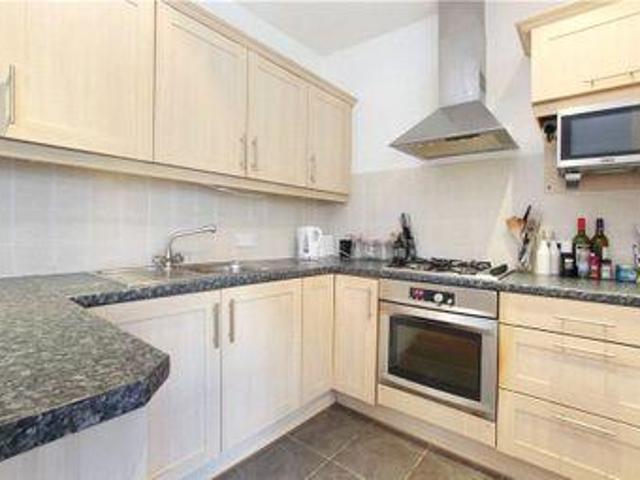 3 Bedrooms Flat for rent in Yukon Road, Clapham South, London SW12