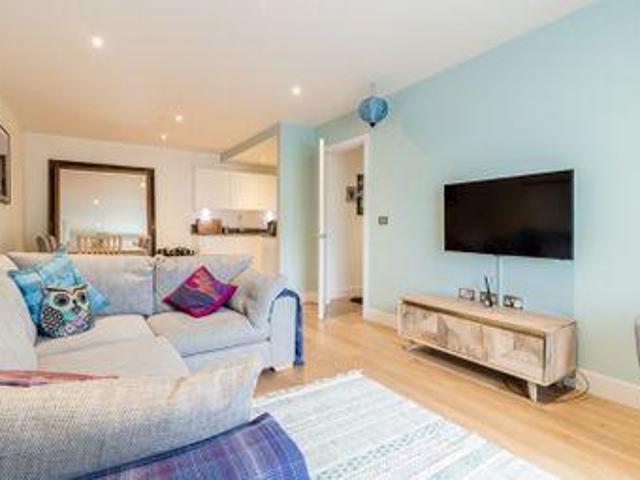 3 Bedrooms Flat for sale in 20 Love Lane, Woolwich SE18